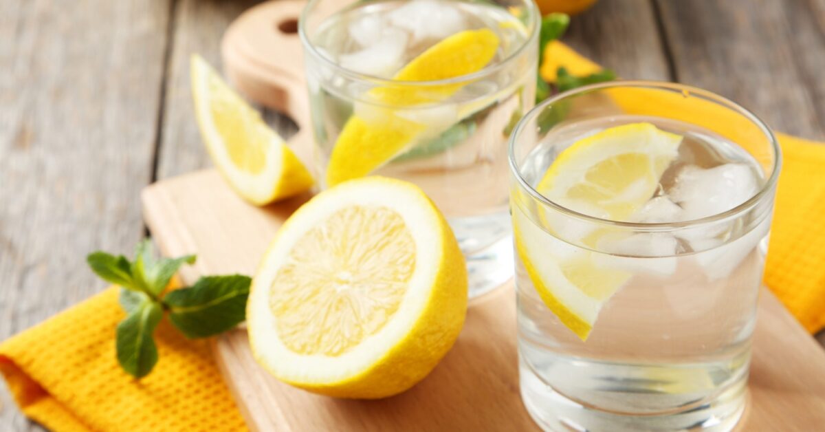 Acqua e limone: quando non è consigliato berla, informati bene