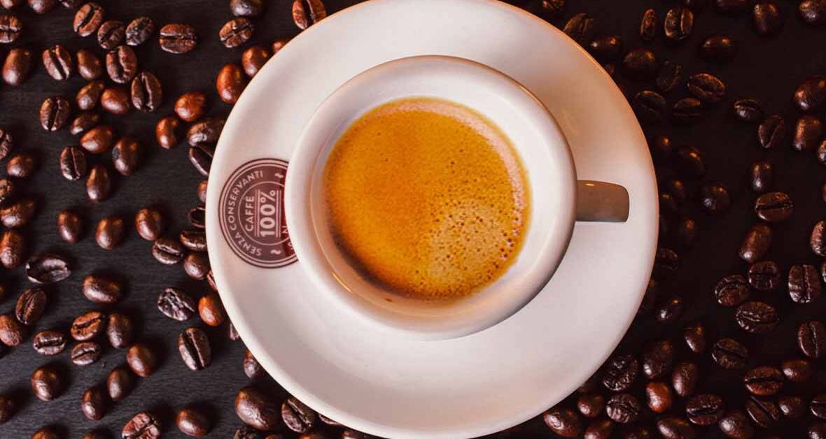 Svelato il mistero: quanta caffeina contiene il decaffeinato? Svelato il mistero: quanta caffeina contiene il decaffeinato?