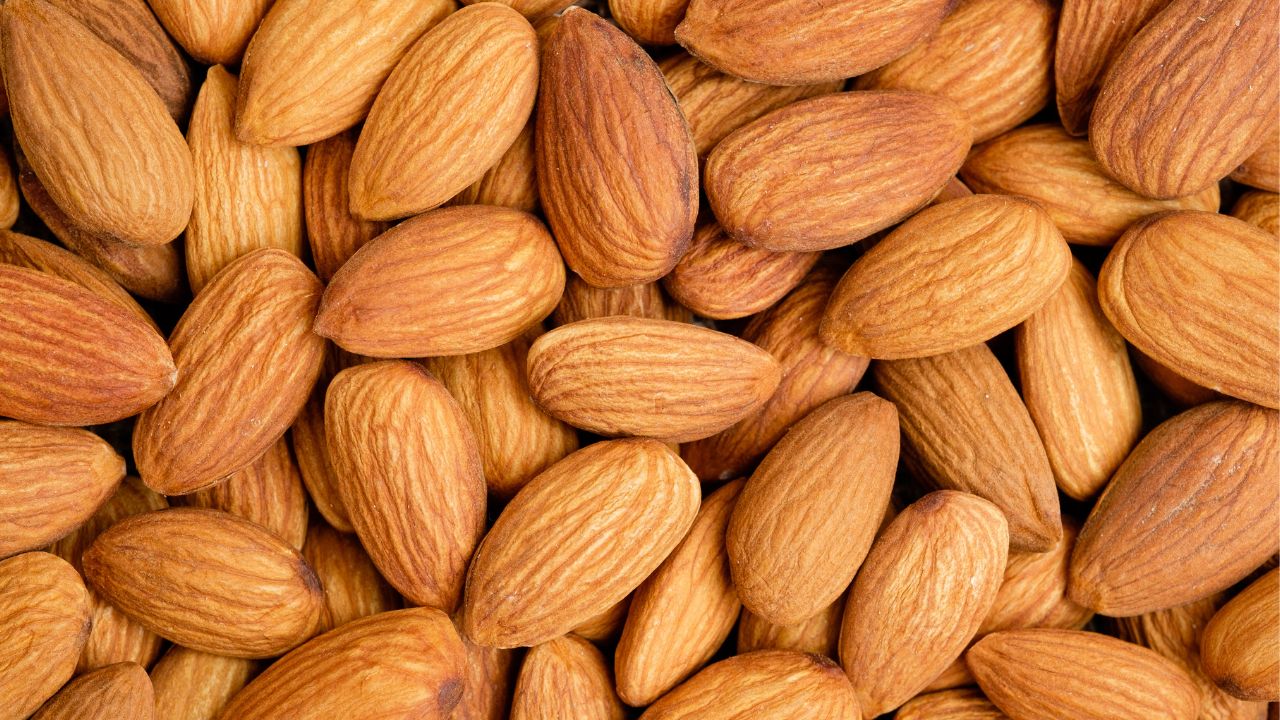 Perché le mandorle fanno bene? Quanto ne devi mangiare
