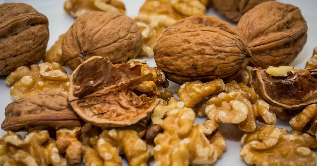 Mangiare noci la sera: ecco perché fa bene